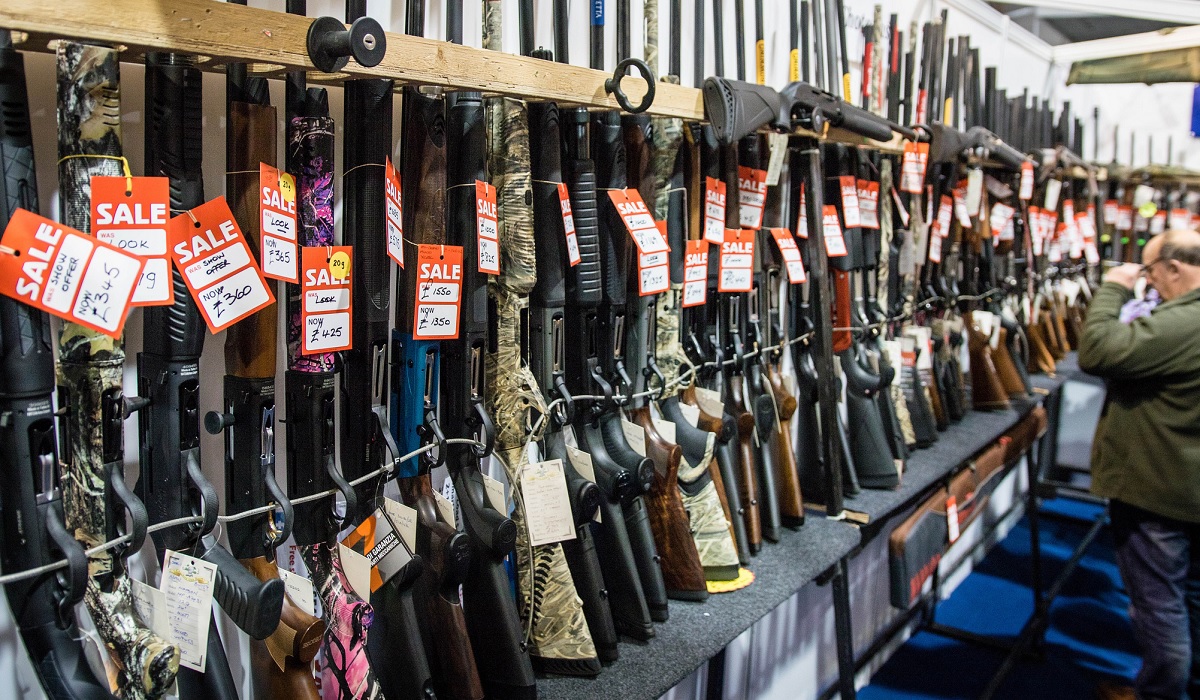 Video Michigan Teen Sues Dicks Sporting Goods For Age Discrimination